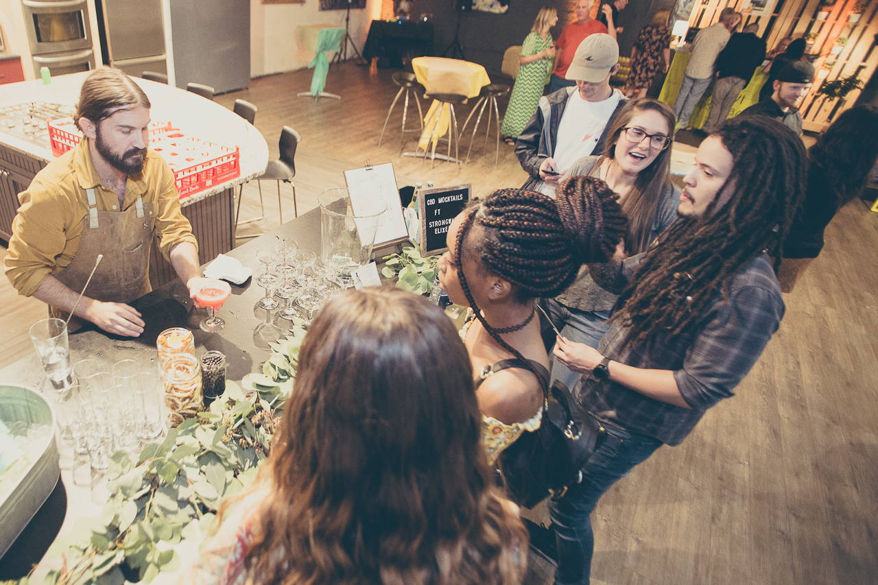 8 Tips For Socializing Without Alcohol – Grüvi